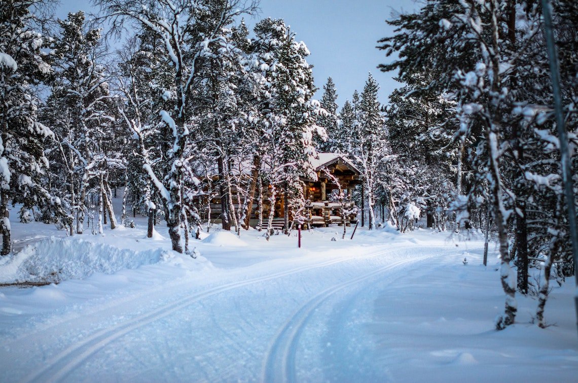 15 Lodges, Cabins & Resorts Perfect For A Holiday Retreat - Cabin Critic